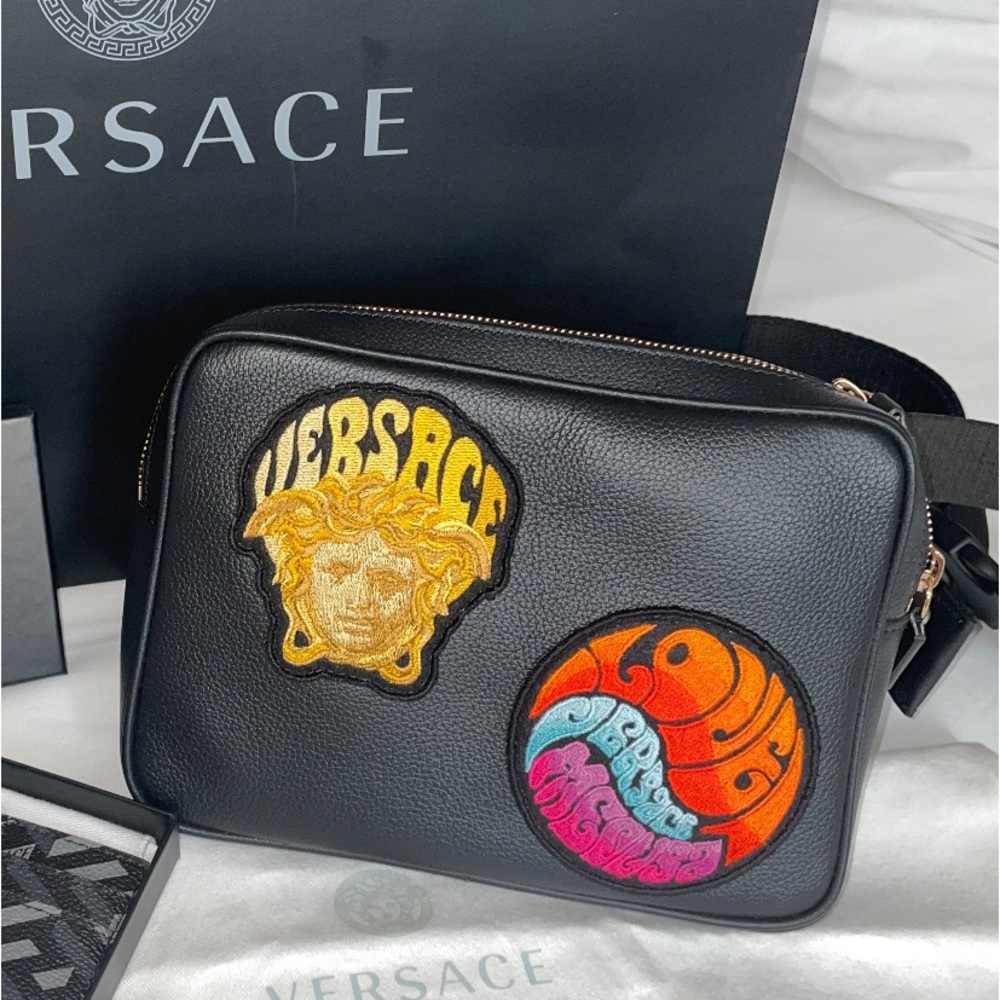 Versace Mens Paris Fashion Week 22 Pouch/ Bought In P… - Gem